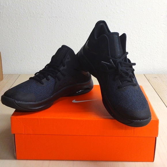 Nike | Shoes | Nike Mens Air Versitile Iii | Poshmark